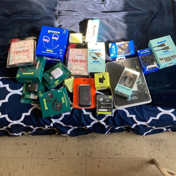 Other | Electronic Lot Box W 2 Items Retail 300 | Poshmark